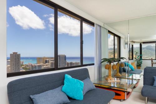 2 Bedroom Penthouse W/ocean Views - Honolulu, HI