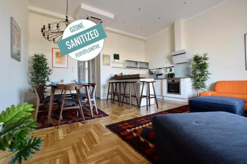 Luxury Apartment By Hi5 - Kiraly Street Suite - Budapest