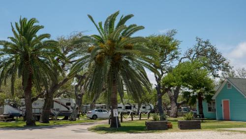 By The Bay Rv And Lodging - Rockport, TX