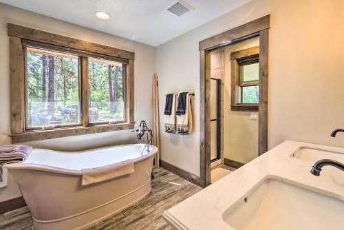 Hot Tub Soaks & Spot Wildlife! Garden Valley Cabin - Horseshoe Bend, ID