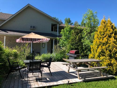 Adventure The Bruce Inn - Recently Renovated With Outdoor Hot Tub - Tobermory