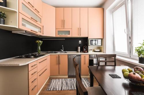 Flexihome Sk - Tolsteho - Free Parking On The Street - 2 Bedrooms - Košice