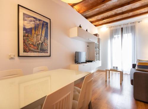 Tapioles · Lovely Apartment In Poble Sec - Barcelona