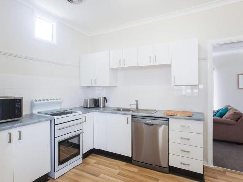 Sandy Shoal Shoal Bay Beach Cottage With Aircon - Port Stephens