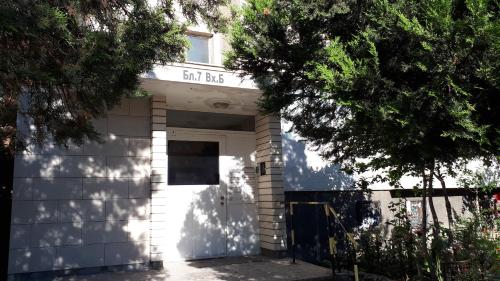 New York - Room For Overnight Travelers Near The Airport, Parking - Sofia