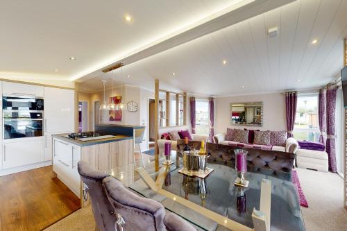 Tattershall Vip Lodge- Lakeside Setting With Hot Tub And Private Fishing Peg Situated On Osprey Lake - Lincolnshire