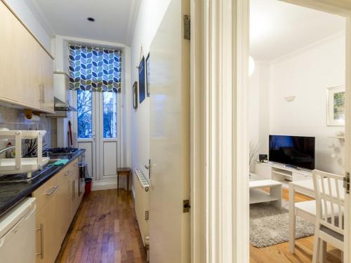 Spacious Centrally Located One Bed - フラム