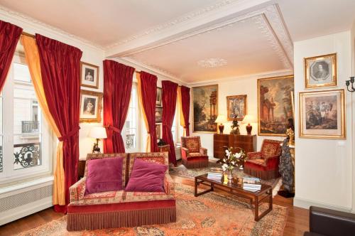Luxury, Calm And Elegance In The Heart Of Champs-elysees With A Bottle Of Champagne And Ac - Place Vendôme