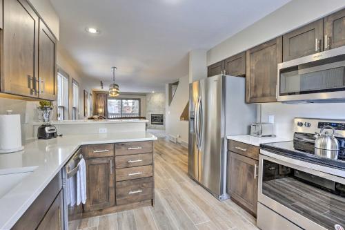 8 Mi To Copper Mtn: Sleek Frisco Townhome W/ Views - Frisco, CO