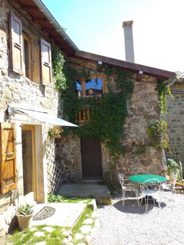 Les Pentes Du Chateau De Retourtour - Lamastre