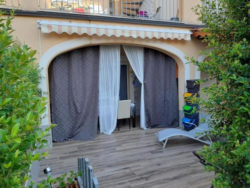 Sonia Pizzo Beach Club Deals & Reviews, pizzo | LateRooms.com