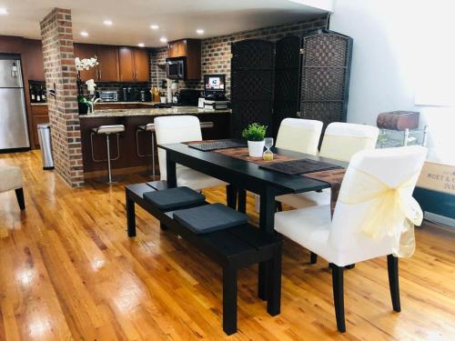 Updated Amazing Bi -Level Condo Minutes From Water Views Of New York City - North Bergen, NJ