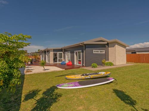Modern Beach Pad - Whitianga Holiday Home - Whitianga