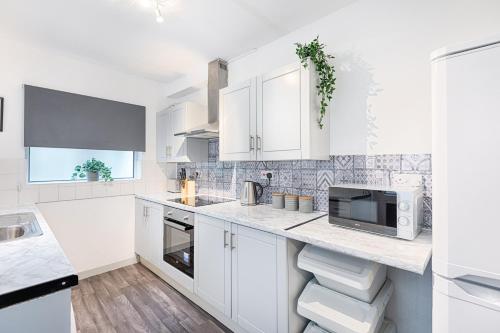 Spacious Swansea City Retreat - Swansea