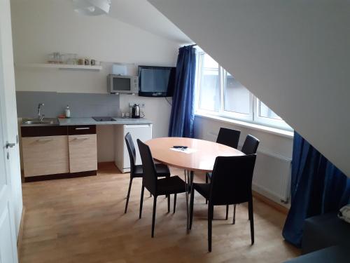 Attic Rooms At Laisves Avenue - Kaunas