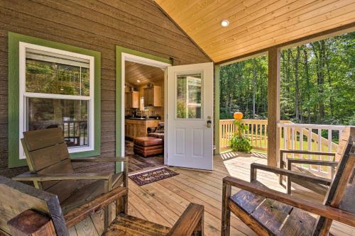 Quaint Mtn Cabin: Tiny Living Near Big Adventure - Lake Jocassee