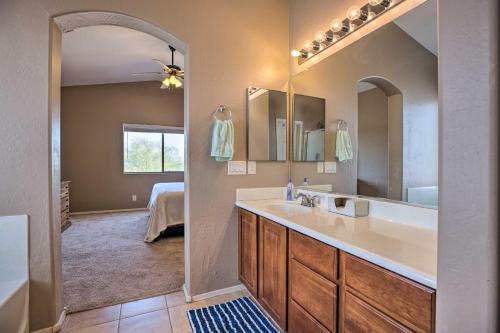 Maricopa Home W/ Outdoor Seating, 2 Mi To Golf! - Maricopa, AZ