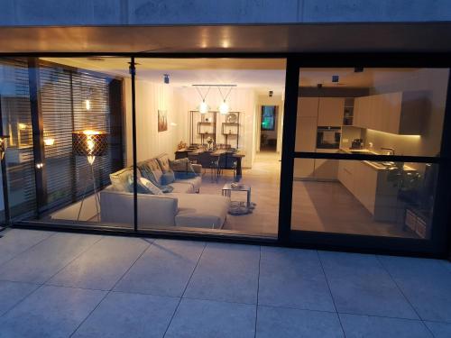 Vakantiewoning Ijzerfront 14-18- Ruim 2-slpk Appartement Met Terras & Priveparking - Diksmuide