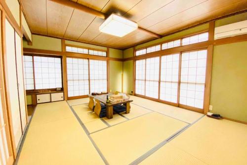 48坪!道後温泉付近駐車場有り清潔さと設備の充実さが高評価 大切な家族仲間と広々とくつろげます - Matsuyama