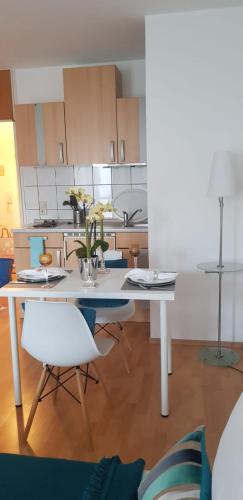 Apartment`s Nr 2, 2-b , 2-c Und 2-d , In Stuttgart Stadtmitte - Stuttgart