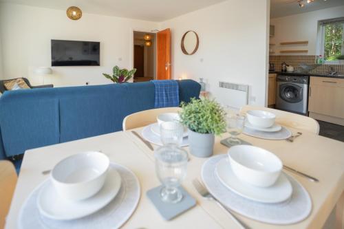 Stylish Apartment With Private Parking - Cardiff