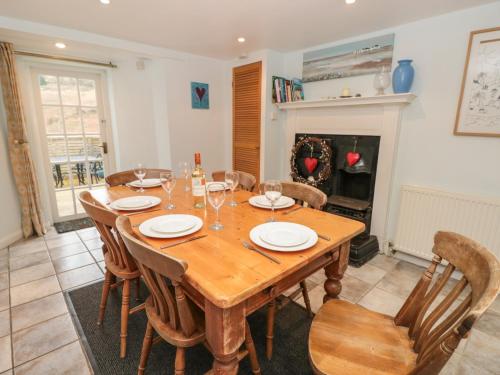 5 Fairview Road - Kingswear