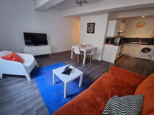 Les Arenes, 1 A 6 Personnes En Centre Ville - Nîmes