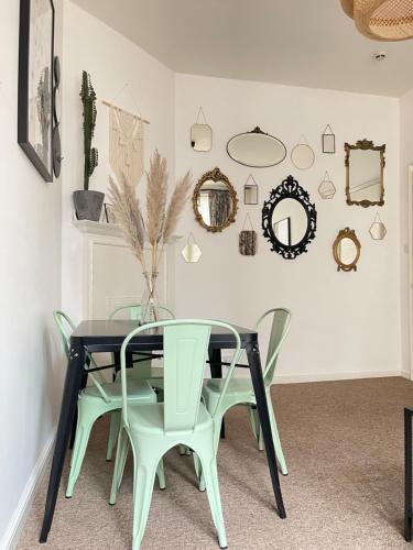 Central Located Two Bedroom Suite - Bristol