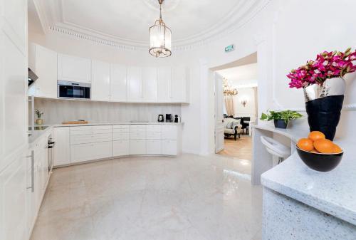 Galeries Lafayette - 7 Bedrooms - Lift - Aircon - Paris