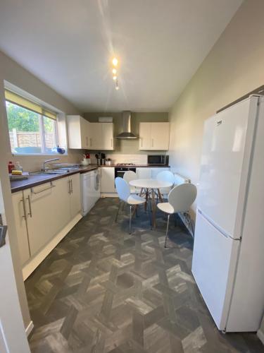By Buildersbeds - Hill House 3 Bedrooms - Romford