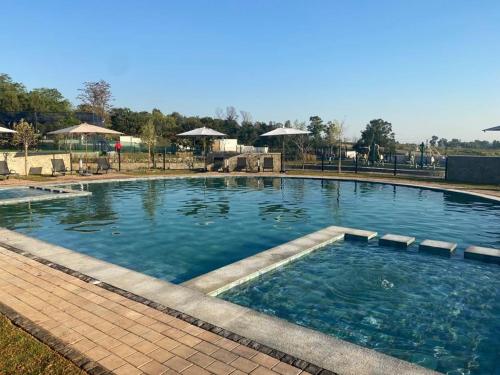 Insaka's 2 Greenlee Apartment - Greenlee Lifestyle Centre, Sandton - Edenvale