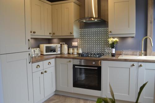 Stunning Period Townhouse With Garden, Walking Distance To Town - Dumfries