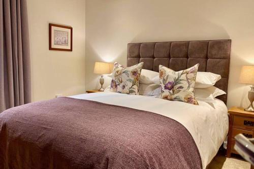 Beautiful 2 Bedroom, 2 Bathroom Flat With Parking. - Pitlochry