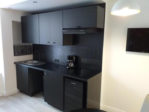 Les Volets Bleus - Au Calme Avec Petit Jardin Et Patio - 3 Appartements - Cher