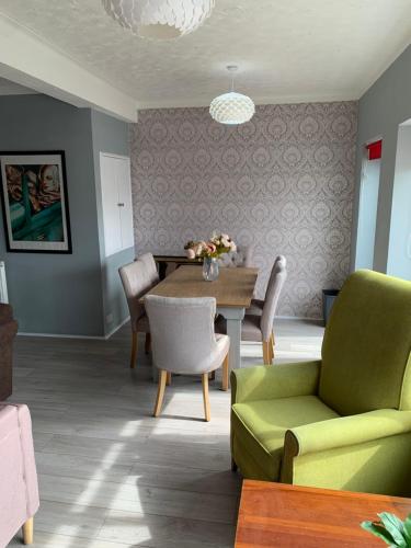 Eastbourne Town Centre Maisonette Apartment - Eastbourne