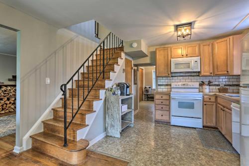 Patio & Fire Pit: Idyllic Cottage In Hellertown! - Nazareth, PA