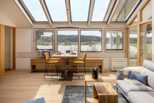 Stille X Weite - Hochwertige Wohnung Mit See-panorama - Memmingen