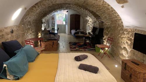 La Villageoise, Chambre Troglodyte Pitoresque Au Cœur Du Village - Rognes