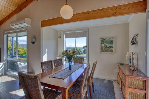 Cockatoo Cabin - Binalong Bay