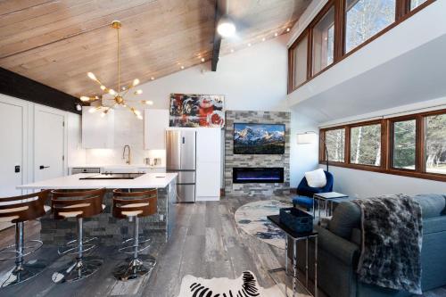 Tamarron Gambel Oak 733 - Taylor Lake, Hesperus