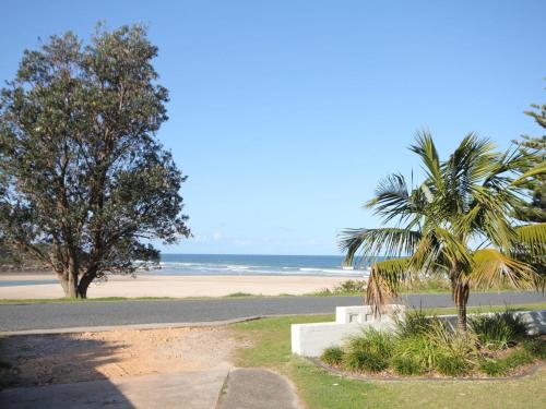 Beachfront 4 Unit 4 Of 12 Bundella Ave Lc - Lake Cathie