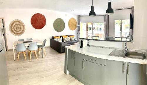 Apartamentos Las Palmeras - Palmanova, Spanien