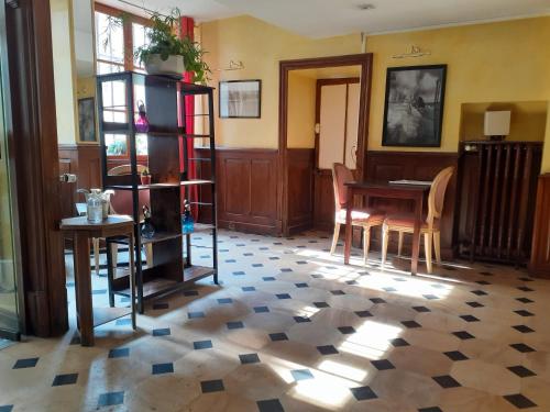 Logis Hotel Restaurant De L'ecu - Montbard