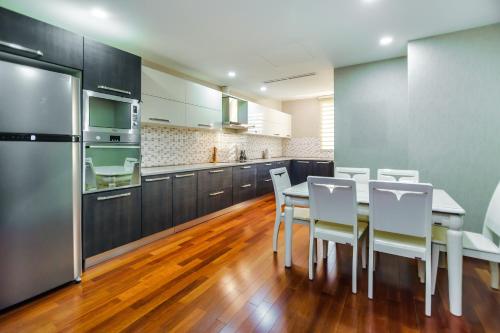 Nyusha Luxury Apartment In Baku - Bakou