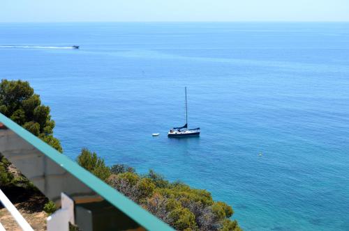 Apartamentos Cala Salions, Tossa de Mar, Girona - ApartamentosBaratos.com