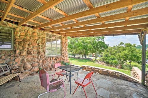 Enchanting Hilltop Cottage In Medicine Park! - Elgin, OK