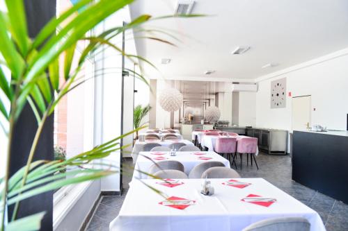 Northside Hotel - Balatonalmádi