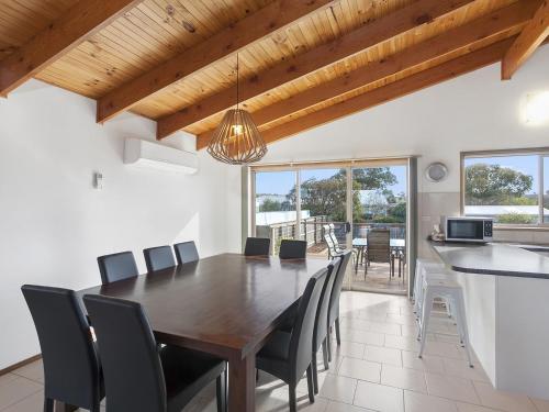 Holyhead Coastal Comfort -14 Guests Walk To Beach - Torquay, Australia