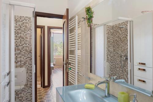 Guesthost - Cadimare Lovely Apartment - La Spezia