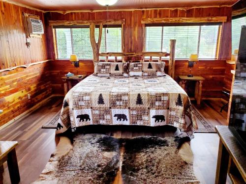 Log Cabin Inn - Eureka Springs, AR